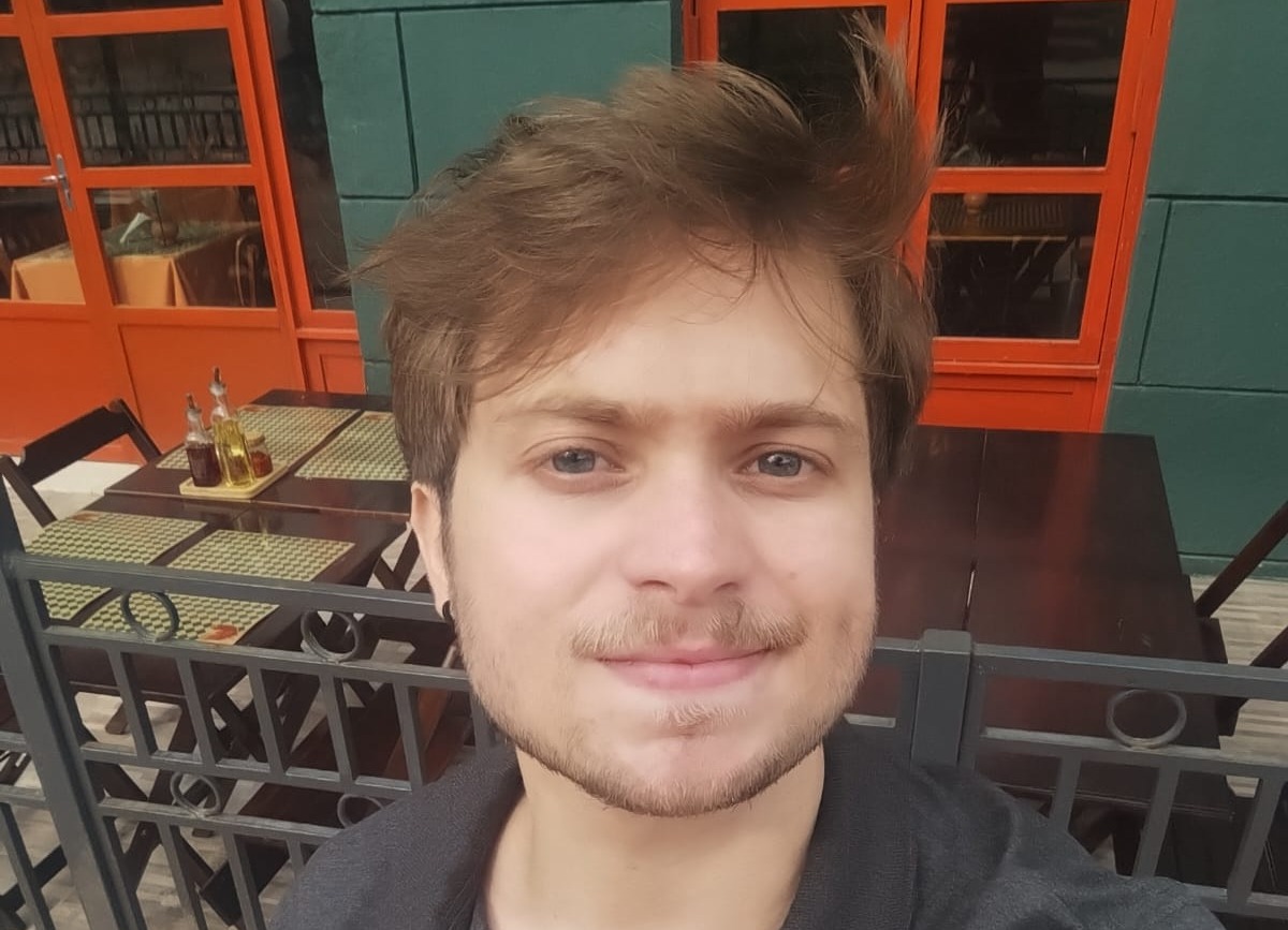 Conheça Tom Fiore, ator de VR com trabalhos em filme, série e até em ...