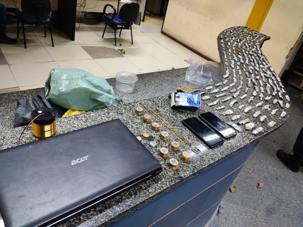 Valença Dupla é Detida Com Munições E Drogas Em Juparanã Informa Cidade