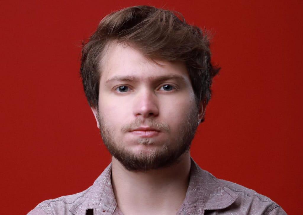 Tom Fiore, ator de Volta Redonda, participa de série estrelada por ...