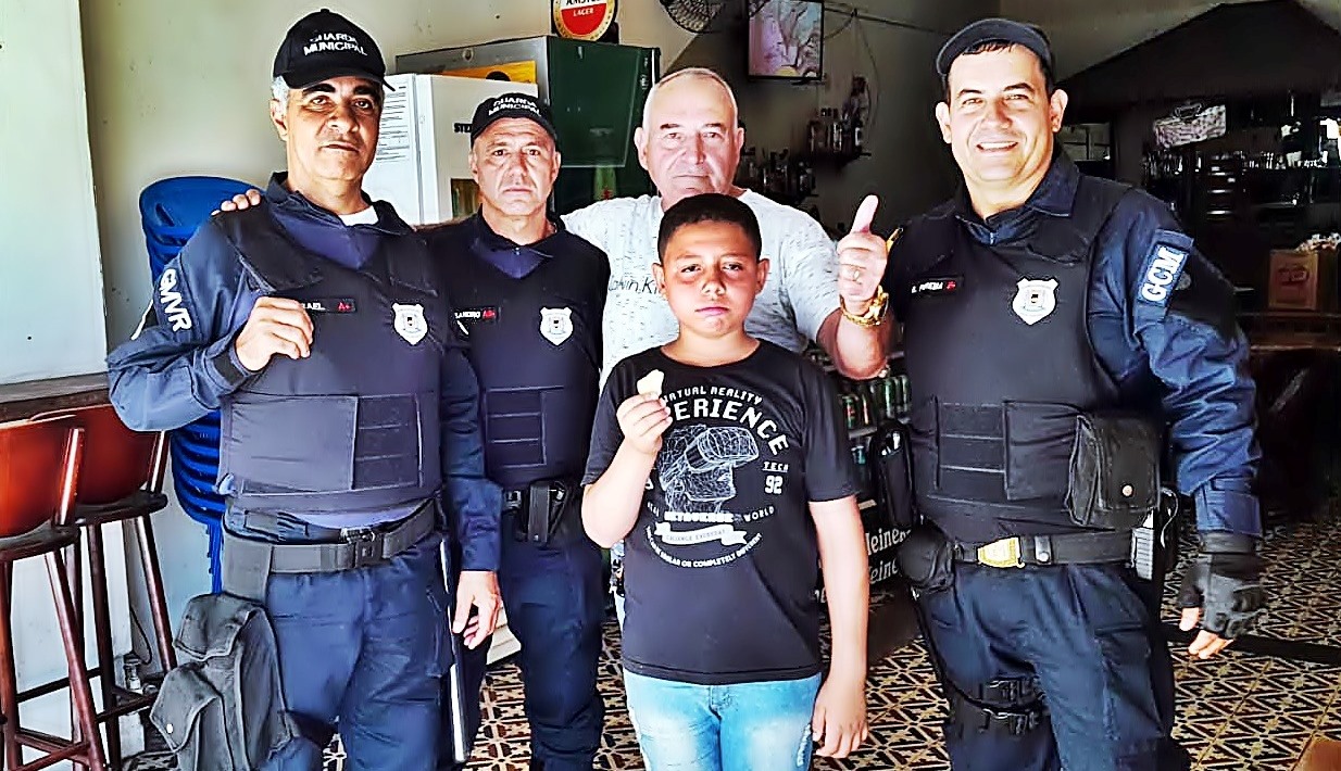 Guardas Municipais De Volta Redonda Ajudam Garoto A Reencontrar O Avô