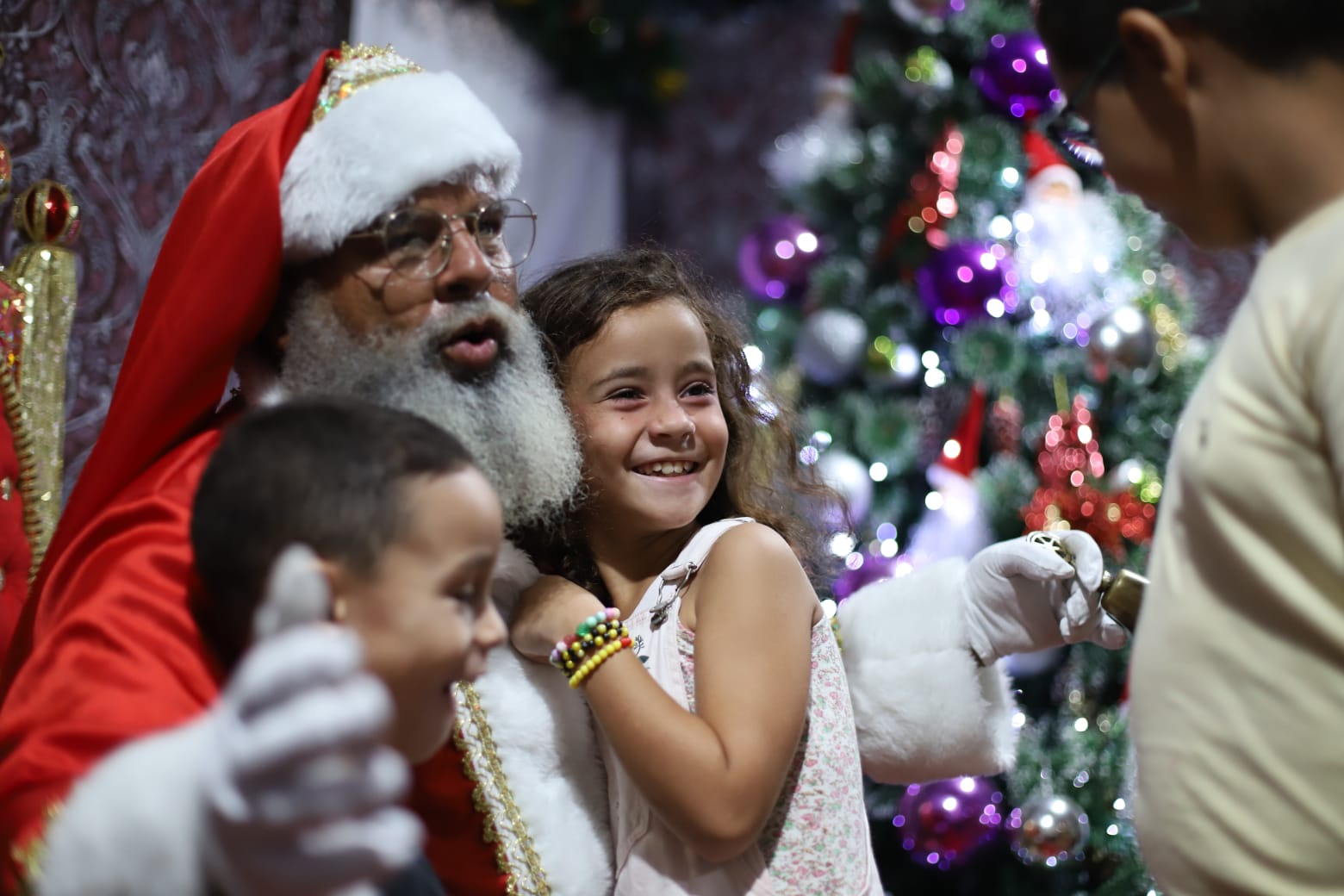Natal é aberto com muitas luzes e Casa do Papai Noel em Volta Redonda ...