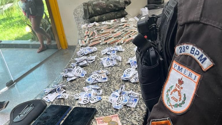 Suspeitos De Tráfico São Acordados Pela Pm E Presos Em Barra Mansa